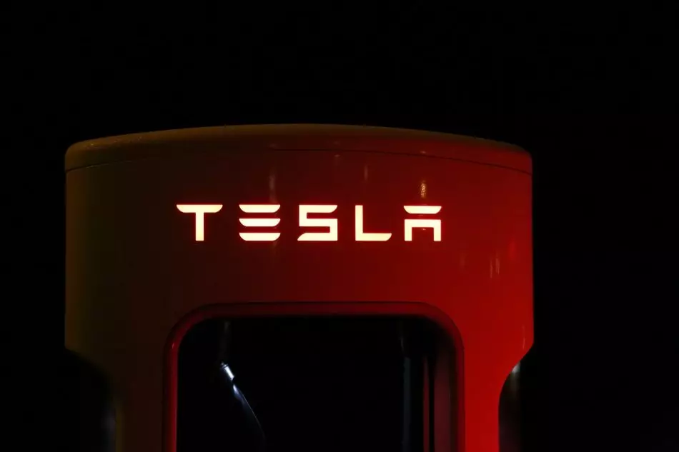 Tesla fan oplaadstasjon Tesla