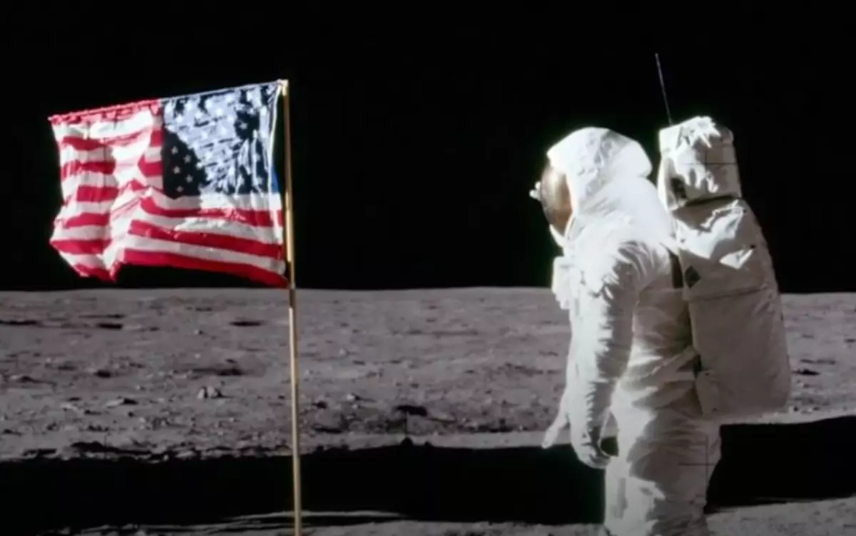 U videu s iskrcavanjem na Mjesecu, primijenjena je traga zraka