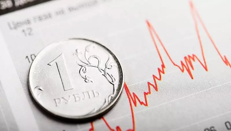 Melyek az őszi előrejelzések, ha 2020 május óta első alkalommal a rubel aránya meghaladta a 75 rubel / dollár