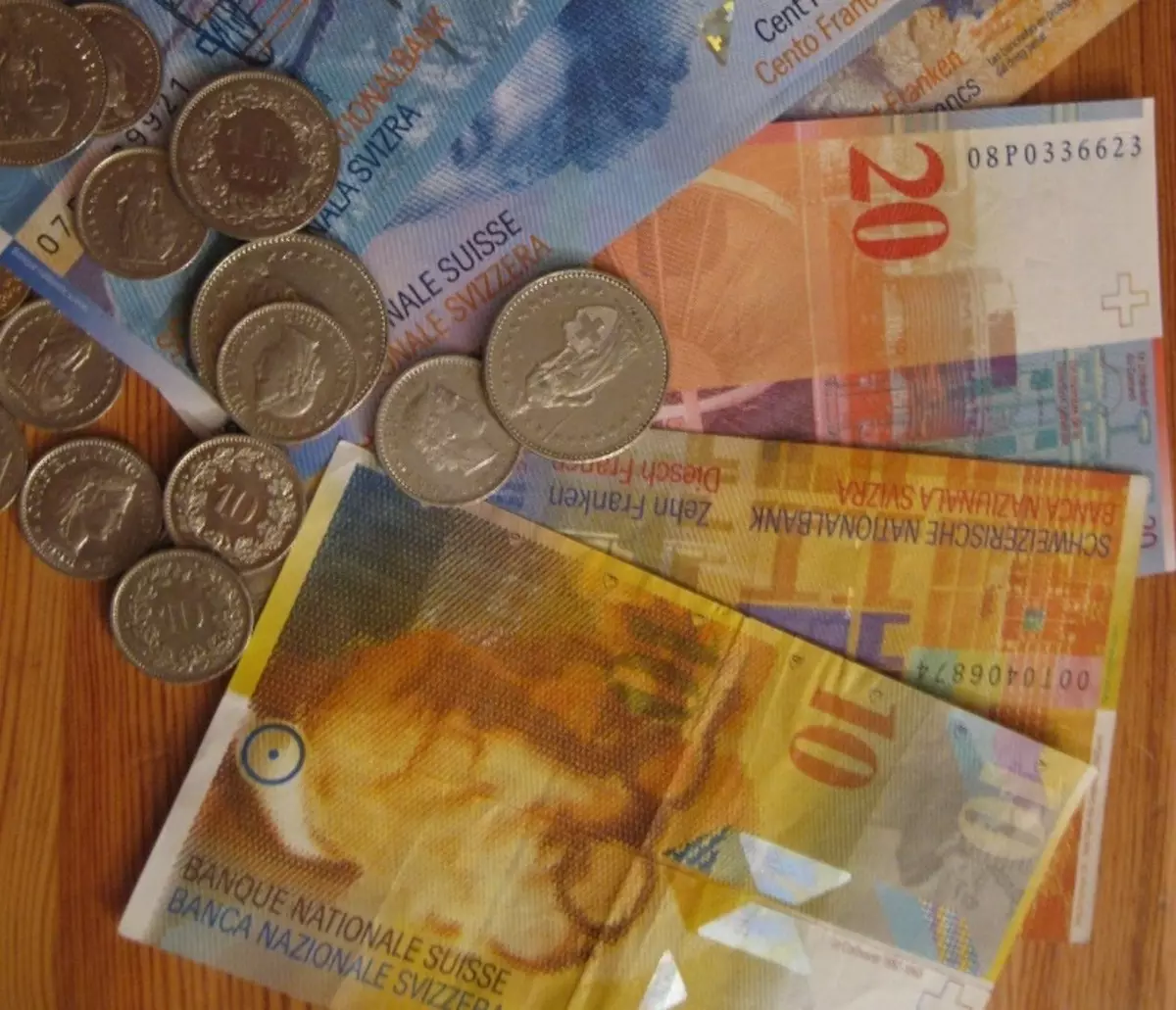 5 valute în care vă puteți stoca economiile