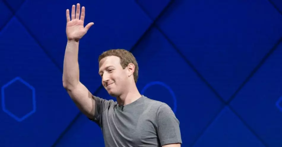 Mark Zuckerberg par kapenes un decentralizāciju