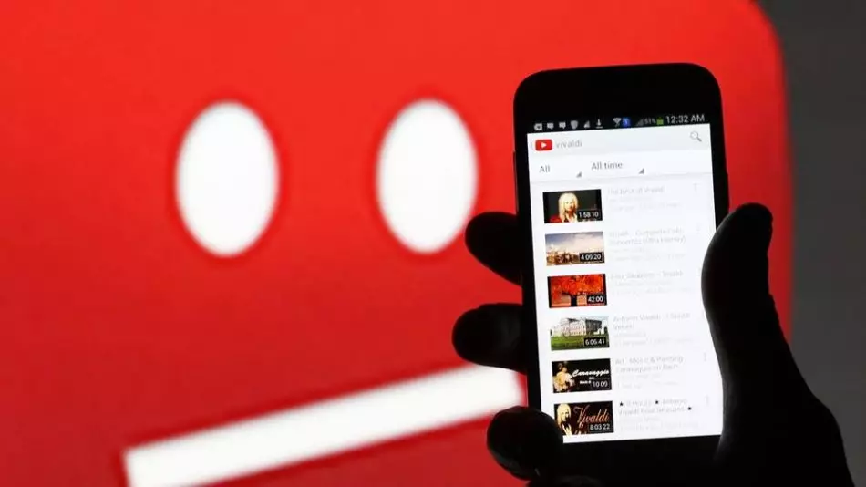 Dipénrén Moving ngagaduhan ka YouTube sareng Google