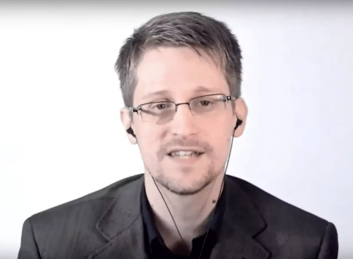 Эдвард Сноуден дар бораи Blockchain