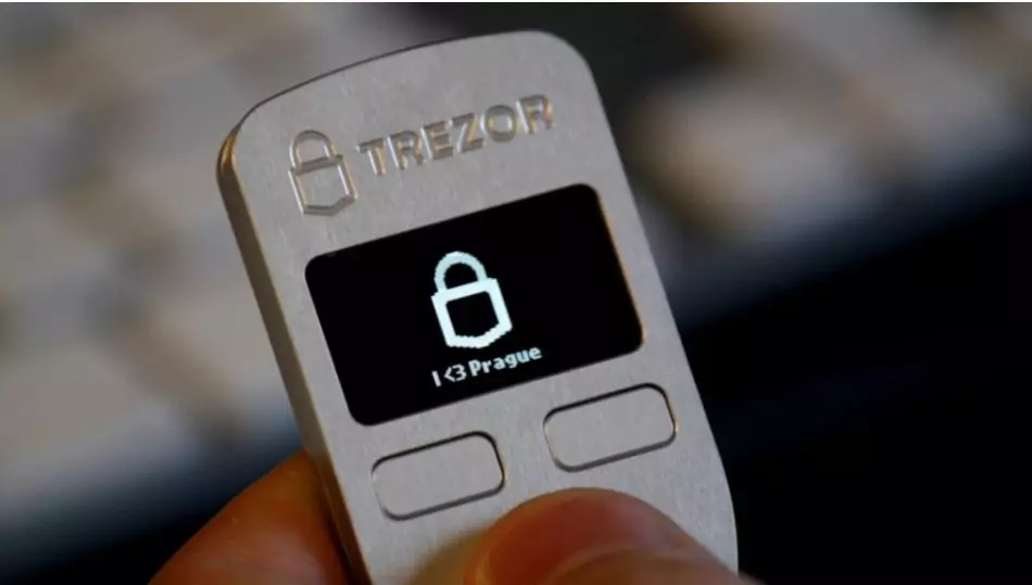 Trezor yog npaj los sib xyaw nrog Bitcoin kub