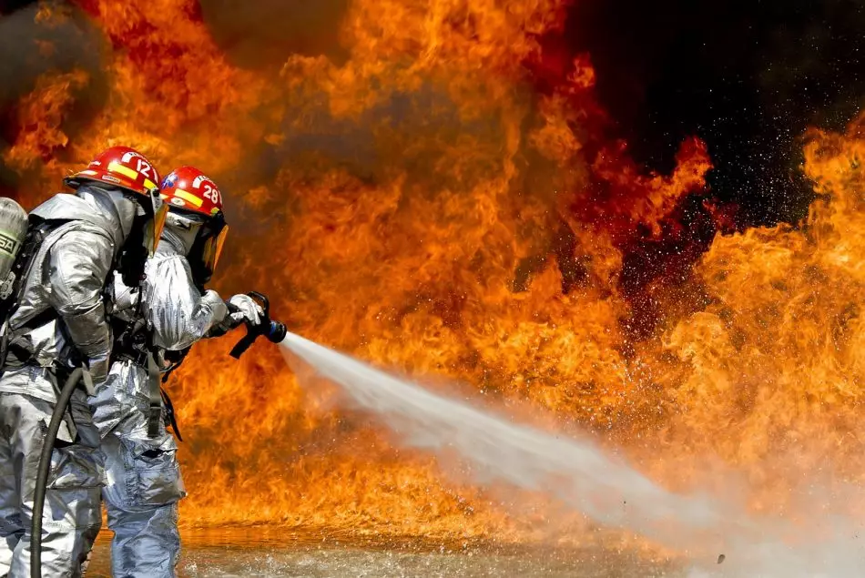 Ang extinguisher ng Vase-Fire ay binuo ni Samsung.