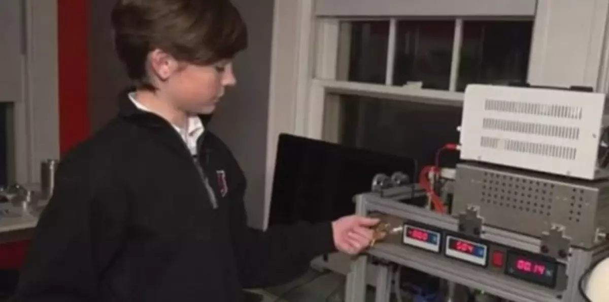 American Schoolboy bygget huse termonukleær reaktor