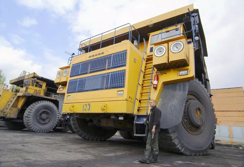 A Rússia, van comprovar l'eficàcia de l'obra del camió robòtic Belaz-7513R