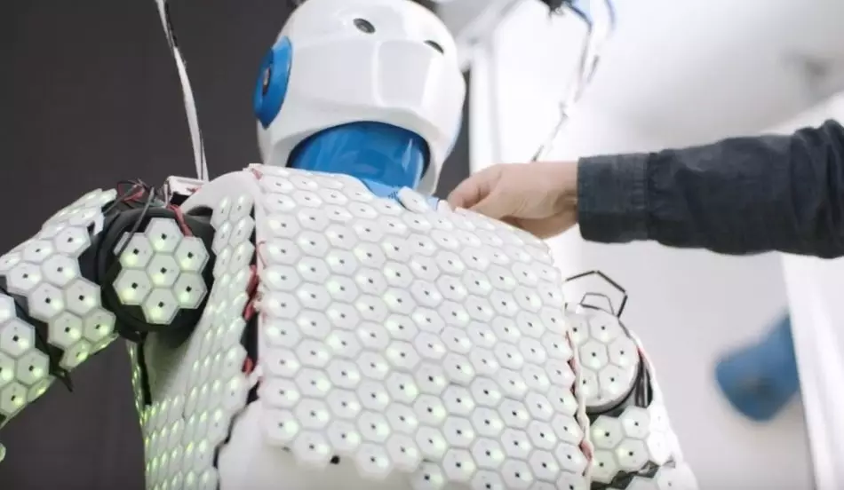Robot sareng kulit sénsitip