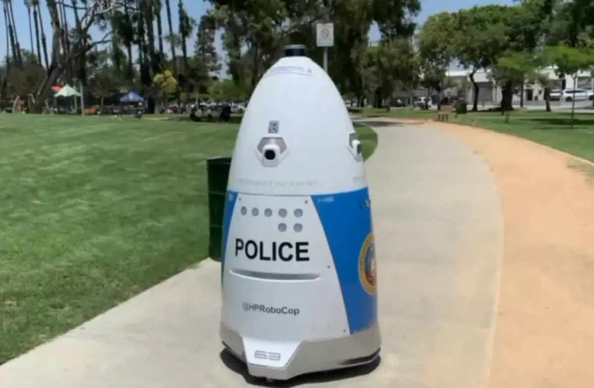 HP Robocop began to write a fine in HP RoboCop Park and search for offenders