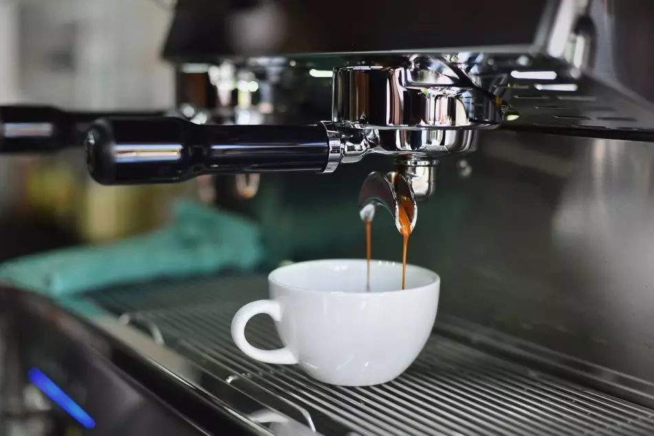 कॉफी मशीनने शास्त्रज्ञांनी आयन सापळे सुधारले आहेत