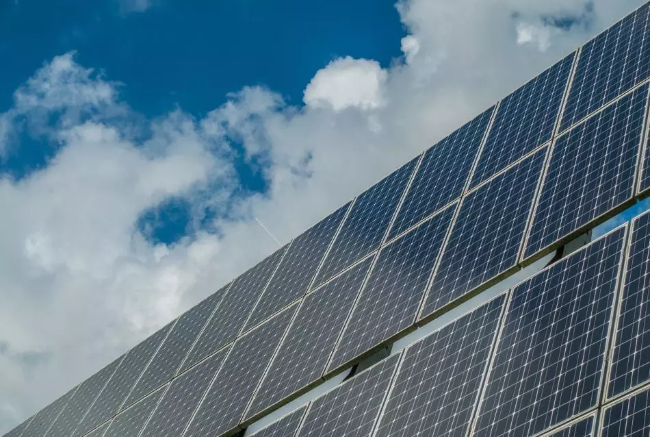 La più grande piattaforma mobile solare del mondo è stata costruita nel serbatoio giapponese