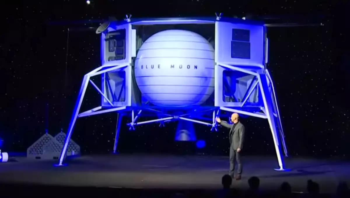 Kabanata Amazon Jeff Bezos Organized Isang Pagtatanghal ng Lunar Module Blue Moon